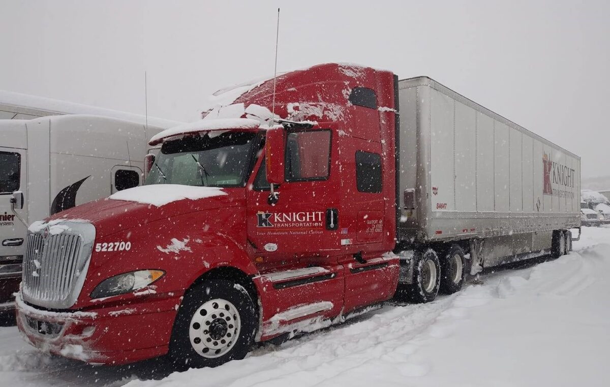 What is Dry Van Trucking? | Knight Transportation