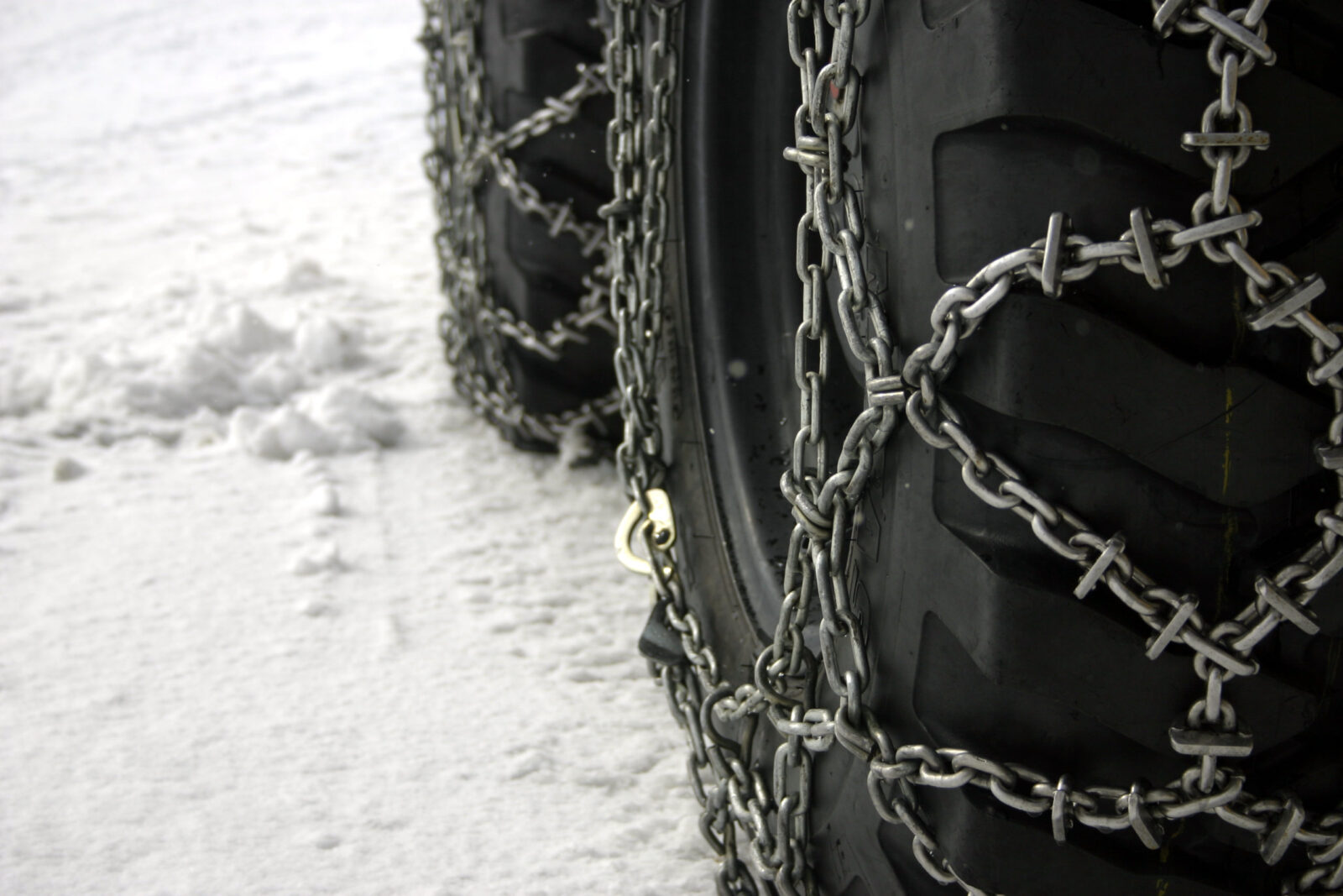 How to Put Snow Chains on Semi-Truck Tires | Knight Transportation
