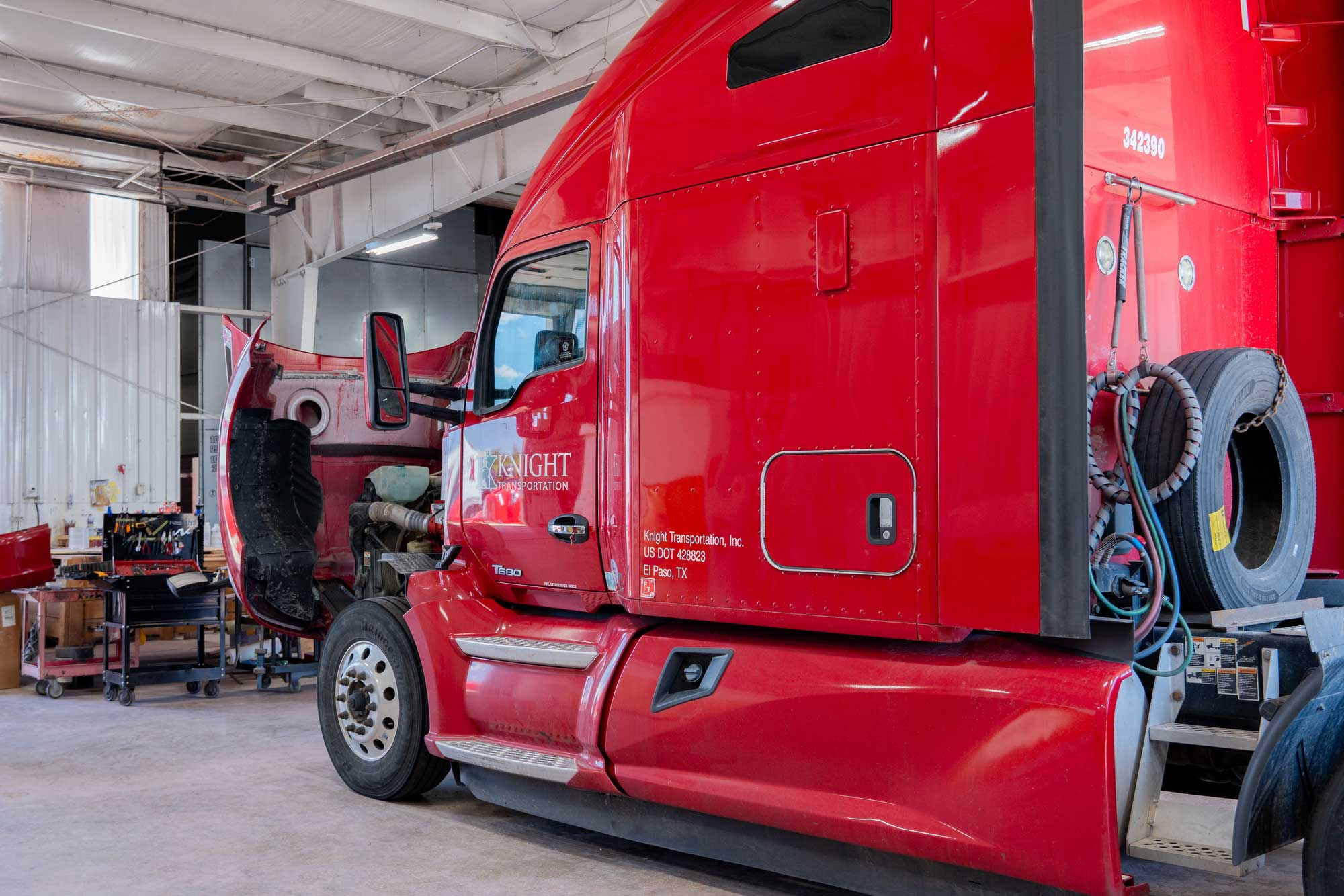 Knight Transportation Trucking Terminal in Kansas City | Join Our Team!