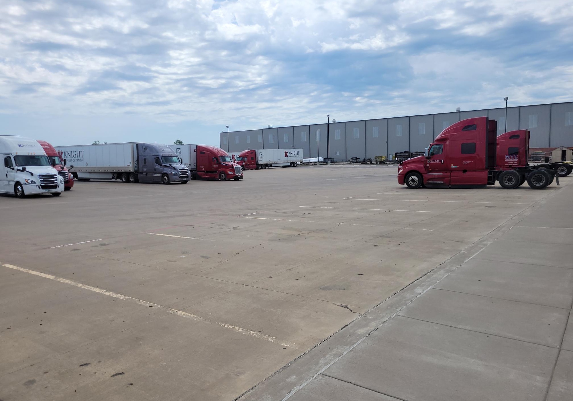Knight Transportation Trucking Terminal in Tulsa, OK | Join Our Team!